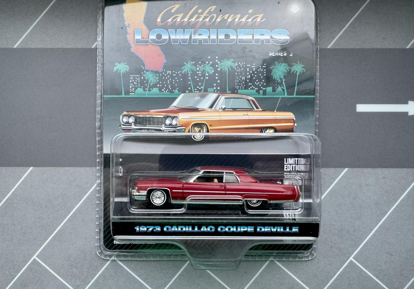 Greenlight 1:64 Cadillac Coupe Deville Custom 1973 Red